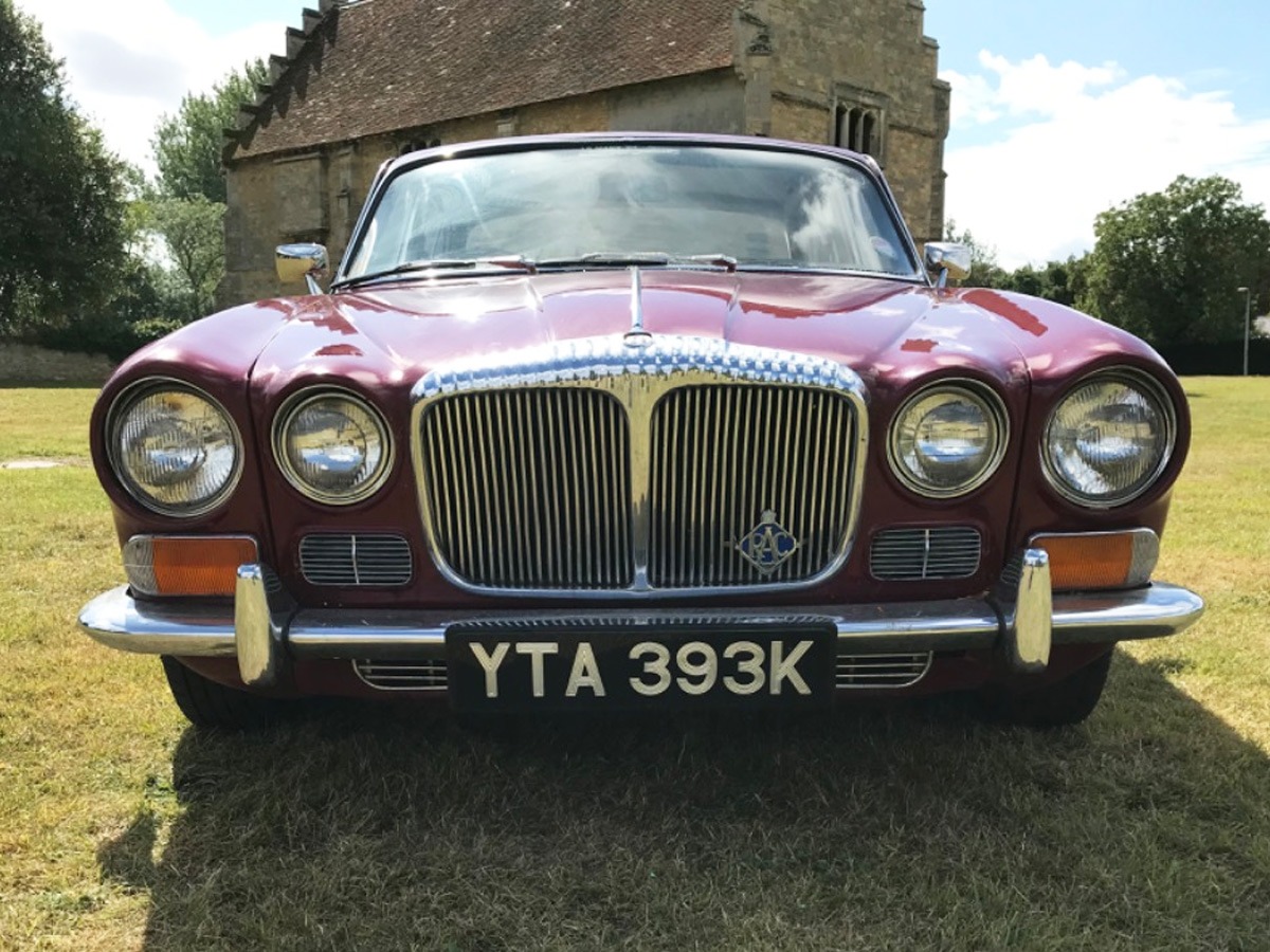 1972 Daimler Sovereign | Star Car Hire