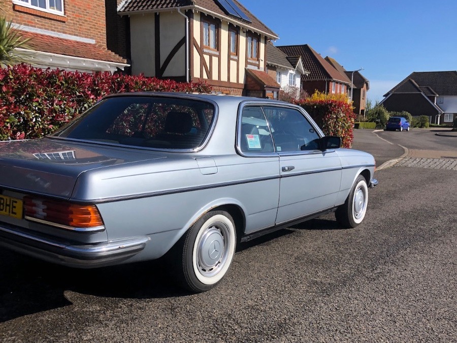 1984 Mercedes-Benz W123 | Star Car Hire